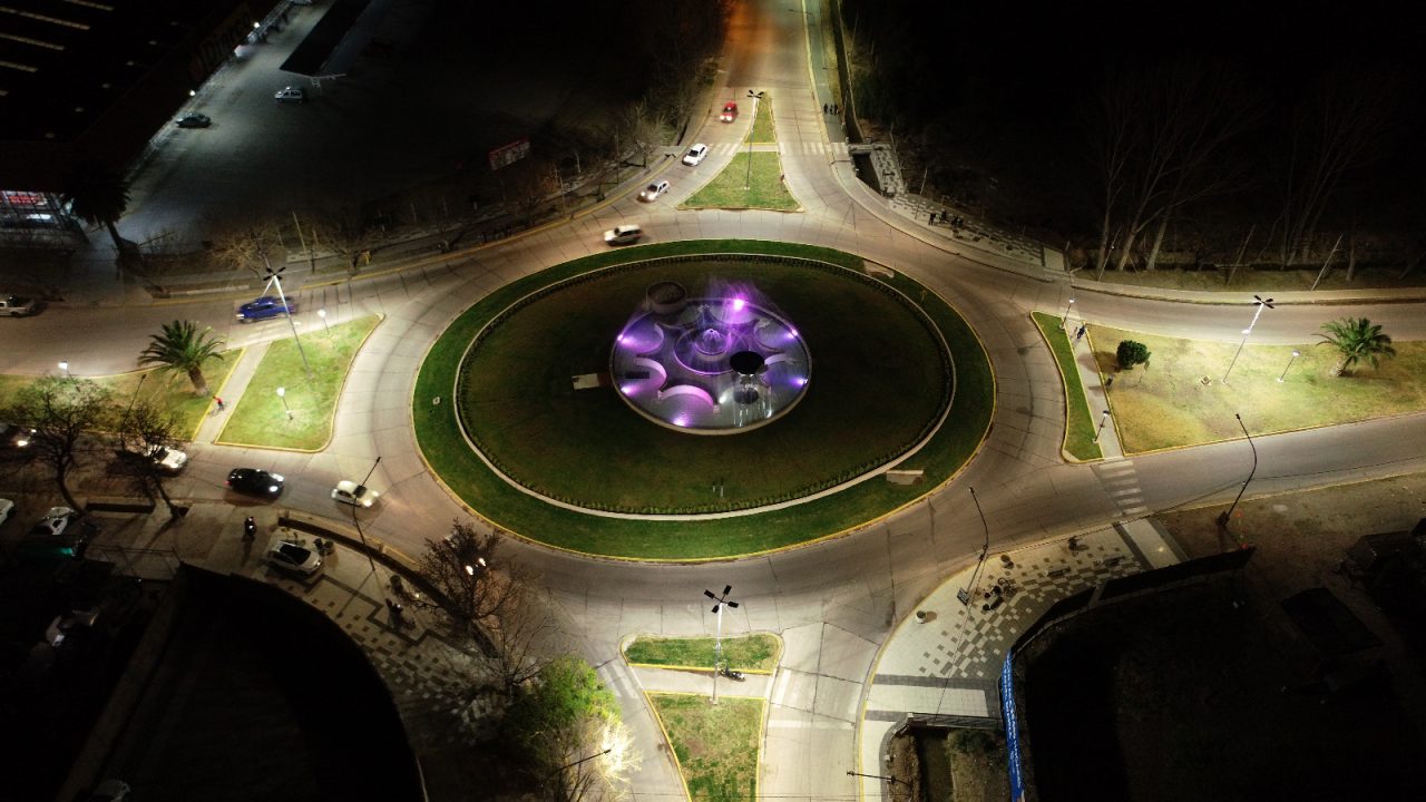 YA FUNCIONAN LA NUEVA FUENTE Y LAS LUCES DE LA ROTONDA DE LA COPA ...